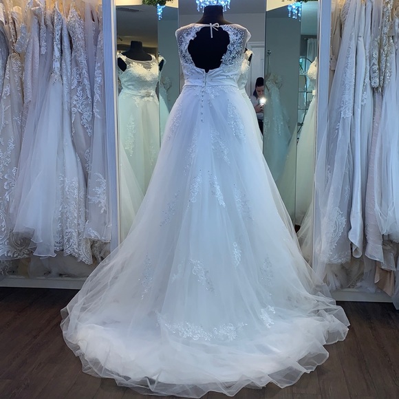 Bella Lusso Bridal | Dresses | New Plus Size Wedding Dress With ...